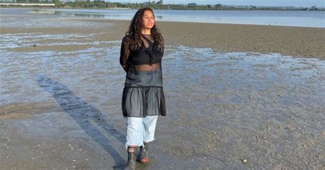 Emerging Artist Continues Whānau Legacy Through Art Exhibition Te Ao Māori News
