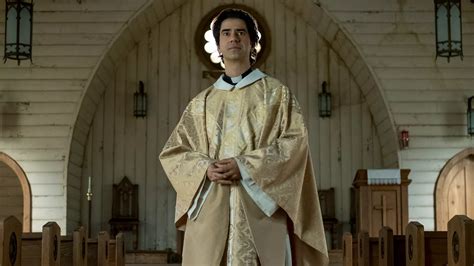 Batman Caped Crusader Odhaluje Hlasové Obsazení Včetně Hvězdy Midnight Mass V Roli Temného Rytíře