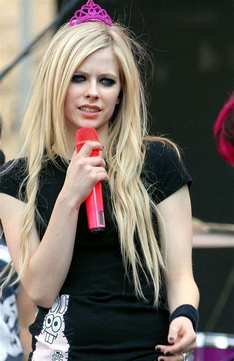 Pin By Abdul W H B On My Saves Avril Lavigne Style Avril Lavigne Photos Avril Lavigne