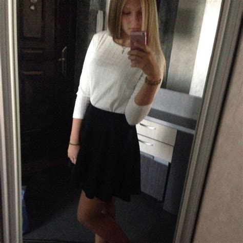 девушка в юбке Юбка Платья