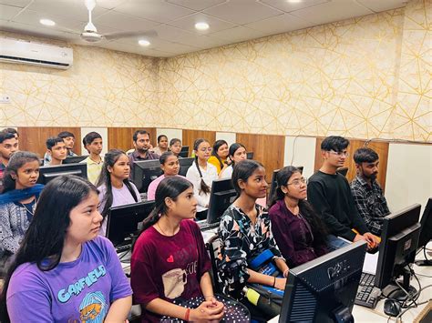 the best computer training center in delhi dics laxmi nagar dics