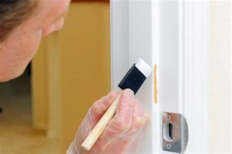 ترفندهای جلوگیری از پوسیدگی درب حمام