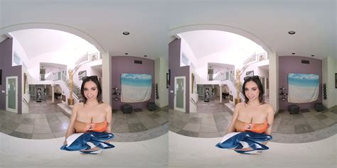 Your Roommate Hailey Rose Needs Some Help Oiling Her Curvy Body Eporner