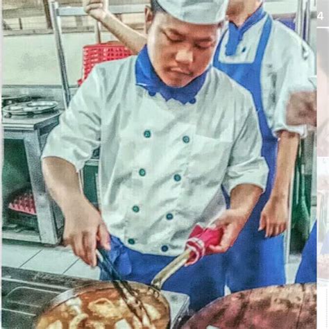 ချက်ကြီးရဲ့ချက်နည်း ပေ့ကနေ ဒီနေ့တော့ ထိုင်း နာမည်ကြီး အစားအစာ ဖြစ်တဲ့ ကြက်ကောင်လုံး ကြော