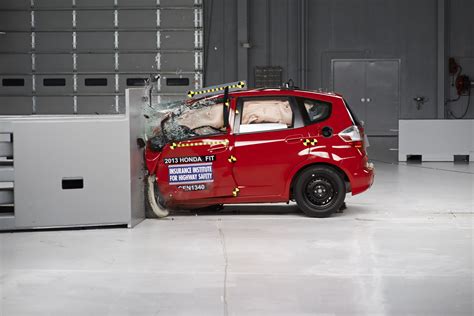 Very Small Cars Fail New Iihs Small Overlap Frontal Crash Test