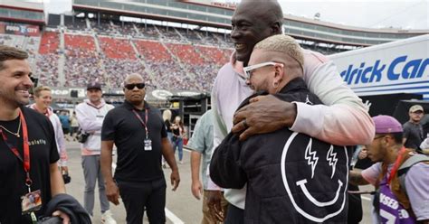 Seguridad De Michael Jordan No Reconoció A J Balvin Y Casi Lo Quitan