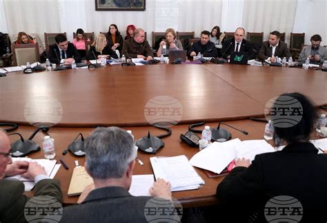 Комисията по конституционни въпроси заседава за промените в Конституцията на второ четене Утро