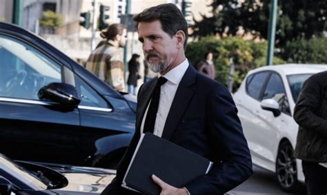 Οι γιοι του πρίγκιπα Παύλου σήκωσαν στους ώμους τους τον επιτάφιο Aftodioikisi Gr