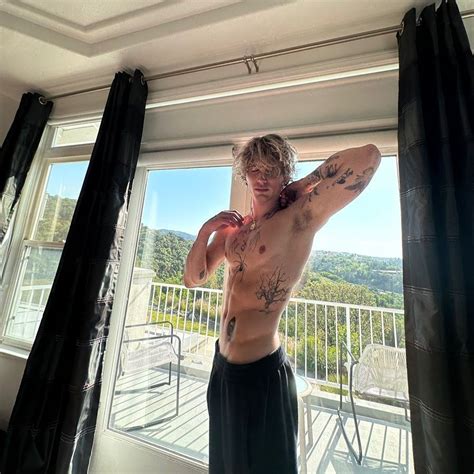 Vinnie Hacker Fidanzati Celebrità Sfondi Carini