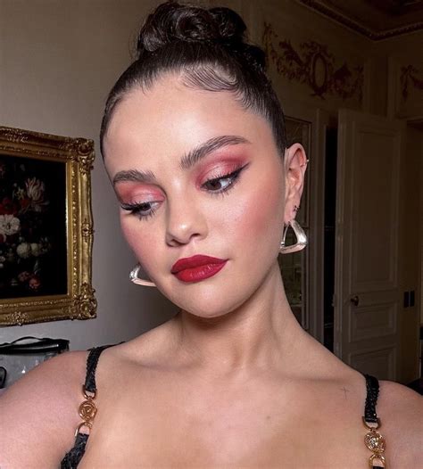 Selena Gomez Gets Glam