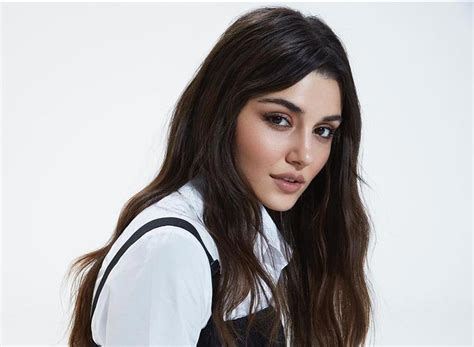 هانده ارچل کنار خواهر بلاگر معروف و از خودش زیباتر