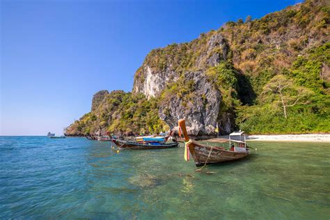 경치 경치 좋은 전망 경치 좋은 풍경 고요함 관광 깨끗한 하늘 동남아시아 동아시아 해 레져 활동 롱테일 보트 맑은 바닷물 모험 목조 보트 바다 바다