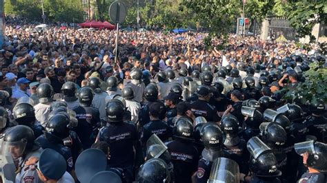 Ընդդիմության բողոքի ակցիան ԱԺ շենքի մոտ ՈՒՂԻՂ Youtube