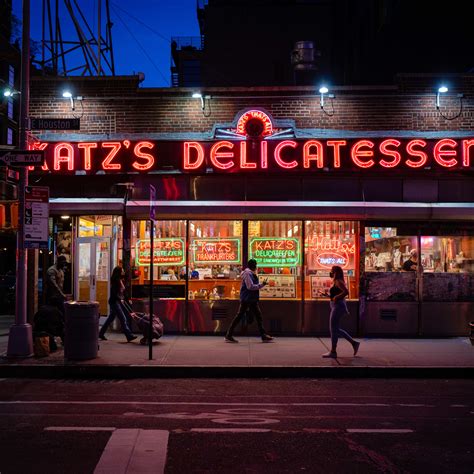 6 Common Romance Scammer Phrases A Psychotherapist Explains Parade