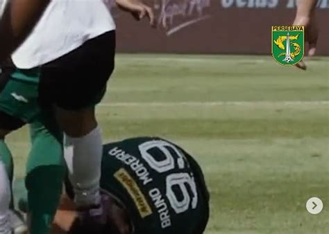 Tendang Kepala Bruno Moreira Wahyudi Hamisi Dilarang Main 3 Laga Dan