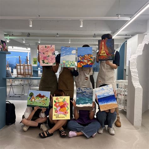 누구나 화가가 될 수 있는 곳 성수미술관 용산점입니다나만의 베어브릭스와 드로잉 작품을 만들어보세요 서울특별시 용산구 한강로동 비즈프로필