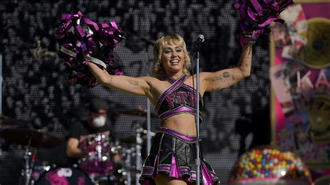 La Icónica Presentación De Miley Cyrus En El Super Bowl 🏈💕