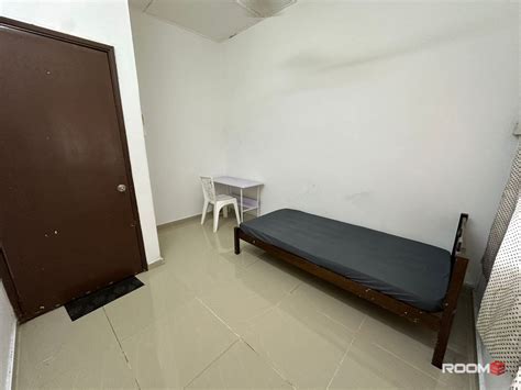Middle Room Usj 6 Near Lrt Taipan Roomsos