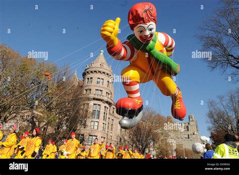 Macys Thanksgiving Day Parade Balloon Banque Dimage Et Photos Alamy