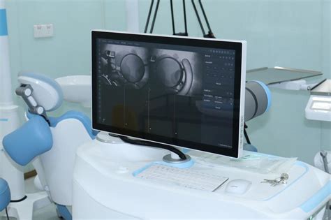 口腔医院第一门诊部完成首例自主式机器人种植牙手术 西安交通大学新闻网