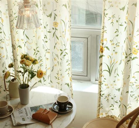 햇빛 노란색 꽃 커튼 인테리어 커튼 베이지 커튼