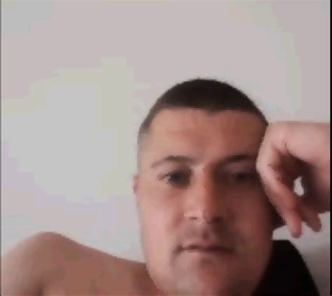 Dejan Radovanović Ovaj Muškarac Drka Ispred Web Kamere S Namjerom Da