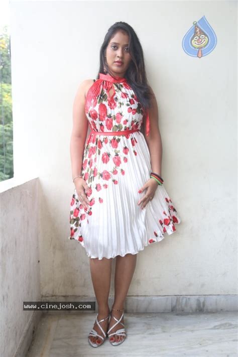 sindhu sri hot stills photo 32 of 129