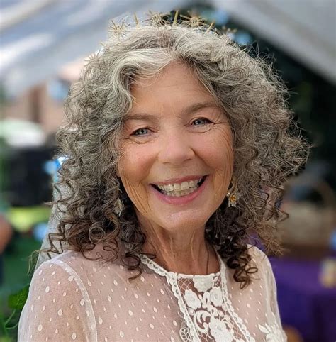15 Trendsetting Bridal Hairstyles For Grey Hair In 2024