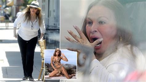 Hollywood Legend Raquel Welch Pictured Having Glam Manicure In Final