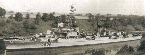 Escorteur Descadre Chateaurenault Photo