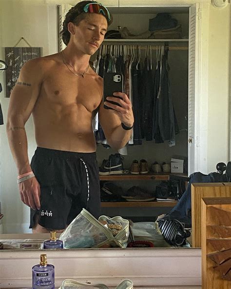 James Isaac White Stay Off Your Phone Runningmotivation ﬁtness