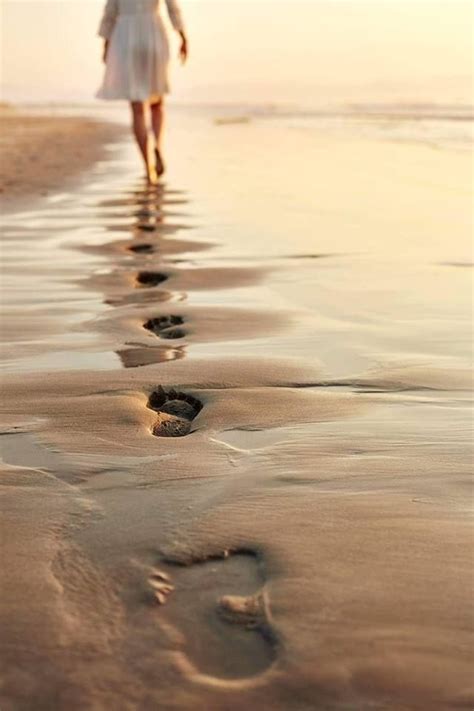 Beach Walk Photography Ideas Walking On Sand Beach Photography Poses