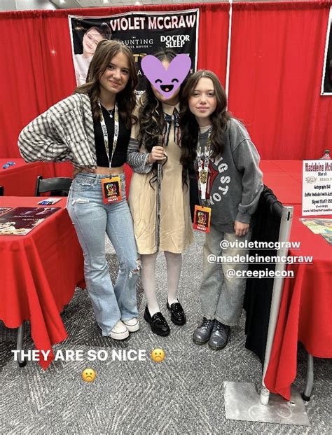 •madeleine Fan And Violet• Fãs Preto