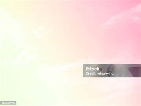 구름 배경 하늘색 무지개 파스텔 핑크 옐로우 그린 추상 다채로운 그라데이션 텍스처 그라데이션 여름 아침 일출 극적인 흐림 밝은 수평선 차분한 안개 풍경 부드러움 그라데이션에