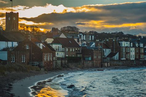 아래에 노스 베 릭 노스 베 릭 스코틀랜드 풍경 도시 중세 건물 일에에서 황금 시간 설정 스코틀랜드 풍경 여행 개체 그룹에 대한 스톡 사진 및 기타 이미지 Istock