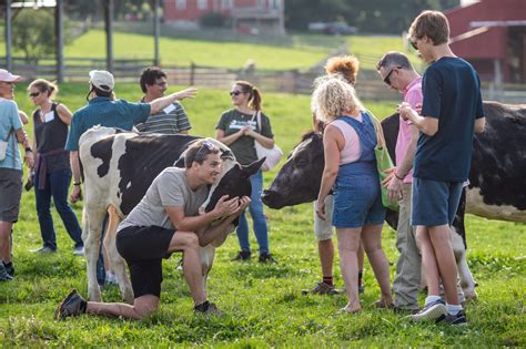 Farm Sanctuary We Envision A World Where Sanctuary Replaces Exploitation