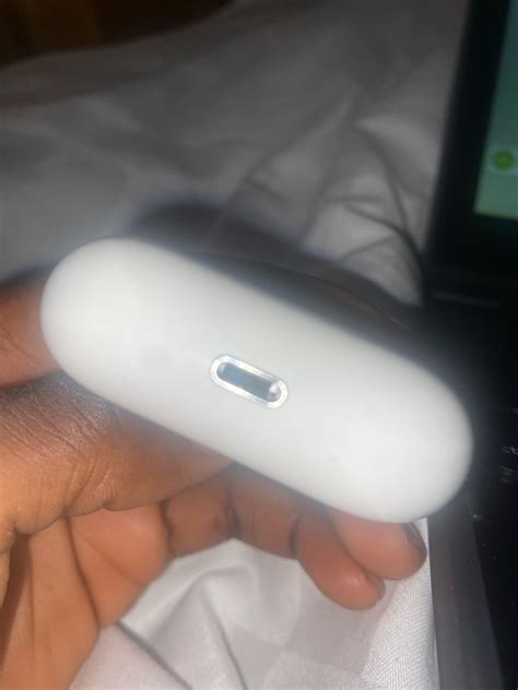 My Charger Suddenly Won T Fit Into My AirPod Case R Airpods