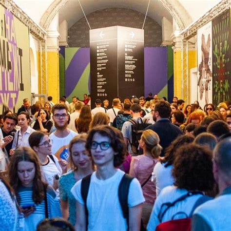 Вечір Media ідеї та історії на вечір у твоєму смартфоні