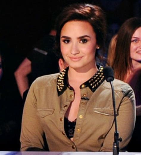 Demi Lovato Nude Lip Strong Brows Swept Bangs D Yay Or Nay I Think