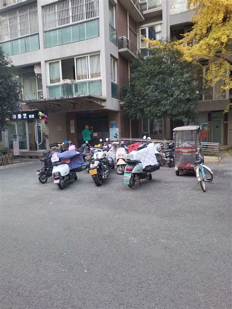 小区非机动车长期阻挡单元门，物业不管 群众呼声四川问政 四川省网上群众工作平台 高新区委书记