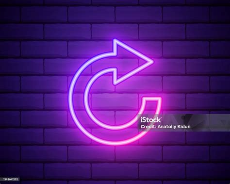 벽돌 벽 배경에 격리 된 빛나는 네온 라인 새로 고침 아이콘 기호를 다시 로드합니다 원 기호의 회전 화살표입니다 벡터 일러스트레이션 화살표에 대한 스톡 벡터 아트 및 기타