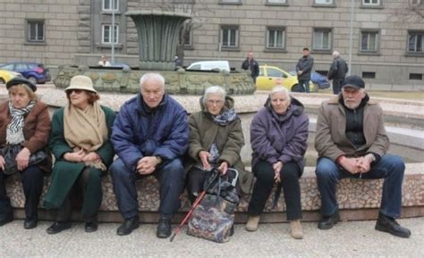 Преизчисляват пенсиите на работещите пенсионери по служебен път