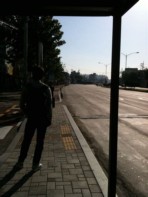 아침 버스정류장