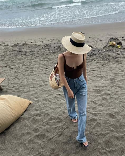 Gone 가만히 서핑타는것만 봐도 힐링이였던 라브리사는 진짜 천국 💖🌊🏄🏻‍♀️ 서핑 배워서 발리에 꼭 타러 와야지이🤭 현생못돌아오는즁 지원bali🇮🇩