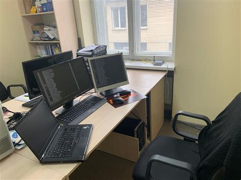 Фото рабочего места в офисе