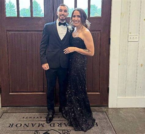 Fearless Stormchaser Gets Down On One Knee And Proposes In Front Of