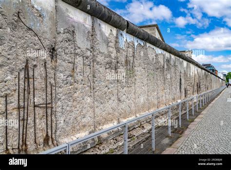 Remains Of Berlin Wall Public Park Berlin Wall Wall Separated West