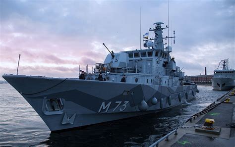 Manual resize of wallpaper ship, Baltika, mooring, Navy