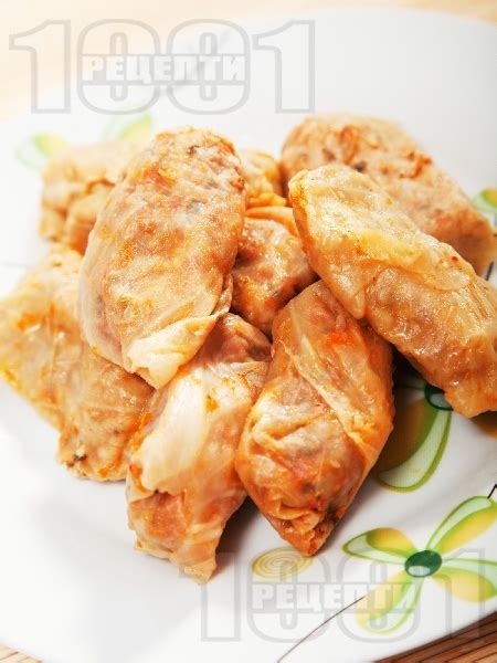 Малки постни зелеви сарми от кисело зеле с ориз лук и моркови на фурна