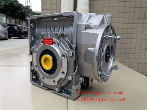 Single Phase Industrial Type Socket With Earthing Pole